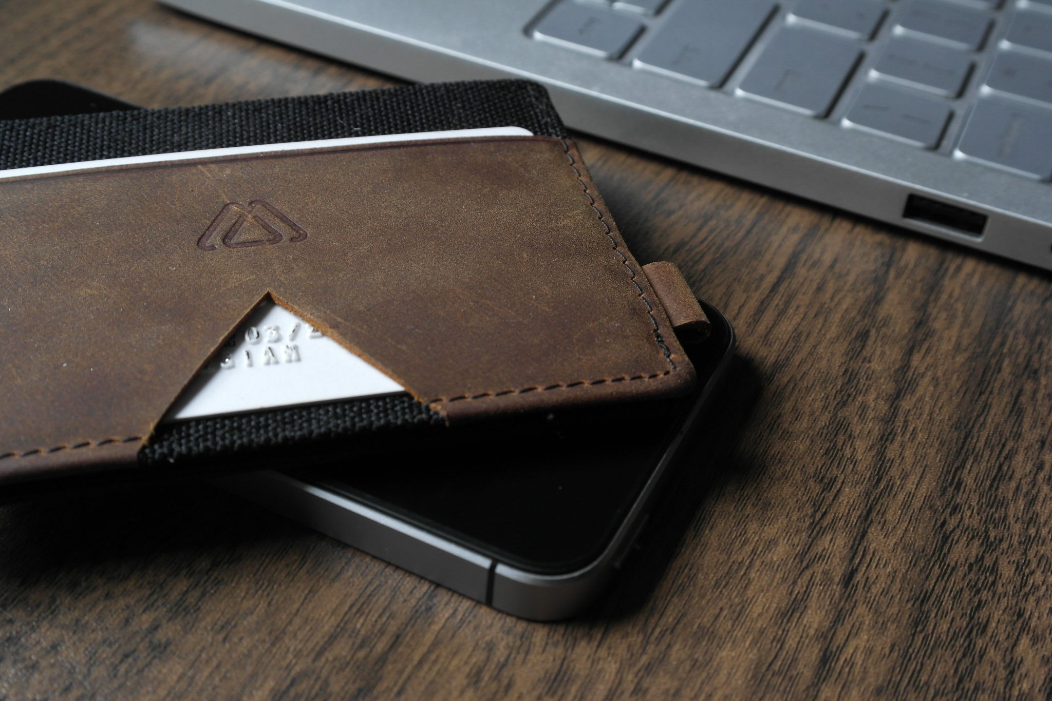 Why you should get a minimalist wallet – Everything you need to know ...
