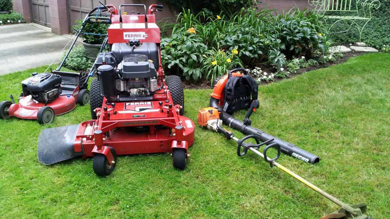 9 Must Have Tools For Landscaping Businesses - 2020 Guide - BrandFuge